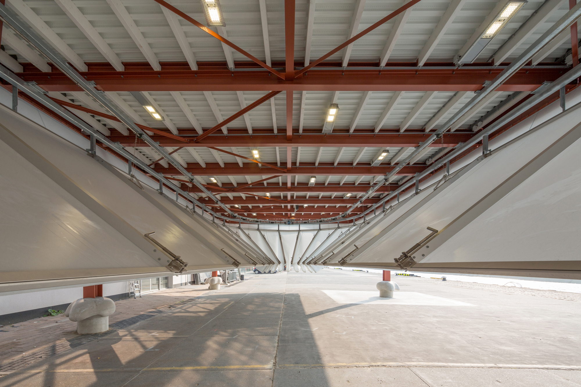 Gallery of Pop Up Luggage Space / TomDavid Architects - 2