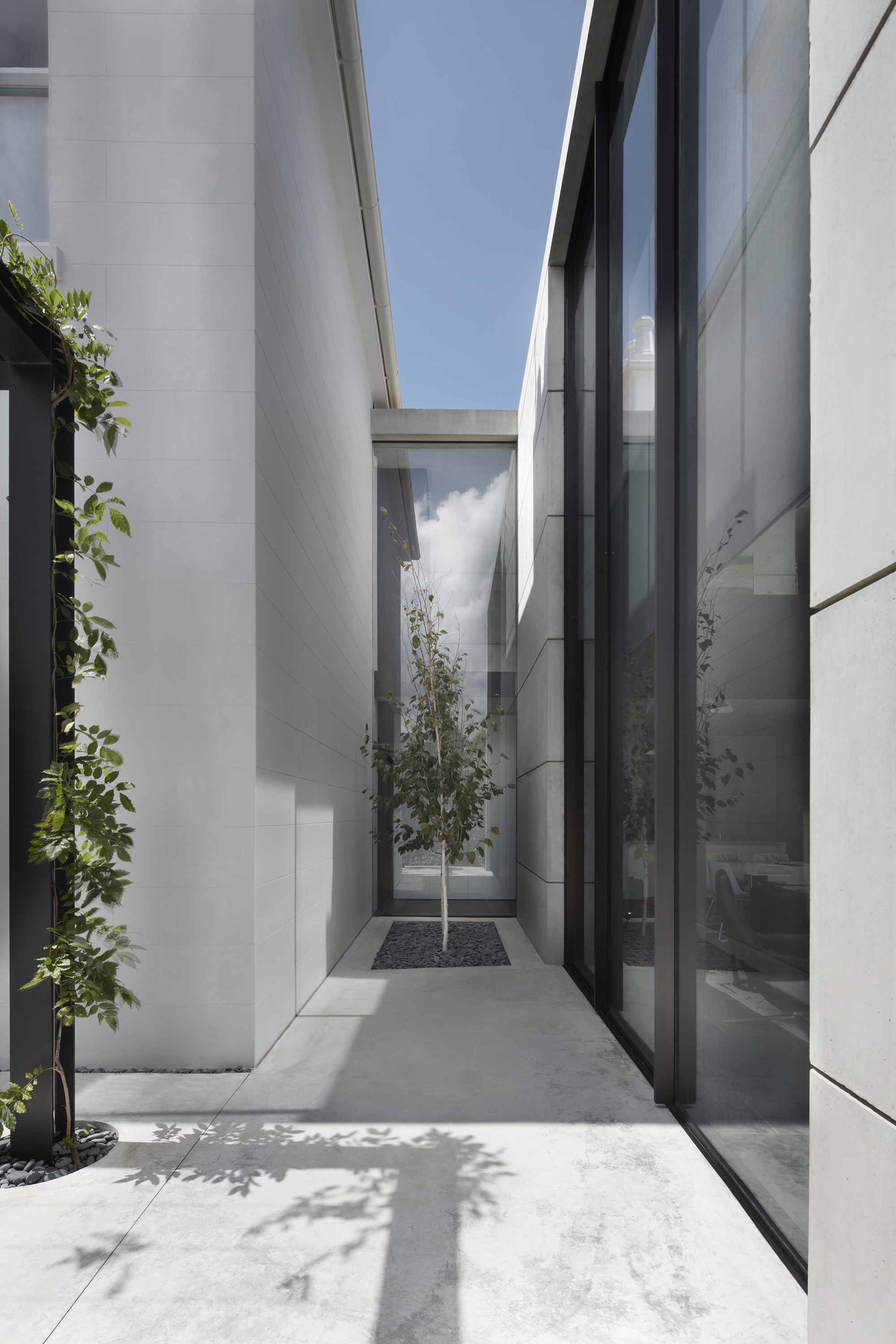 Galería de Residencia Orama / smart design studio - 3