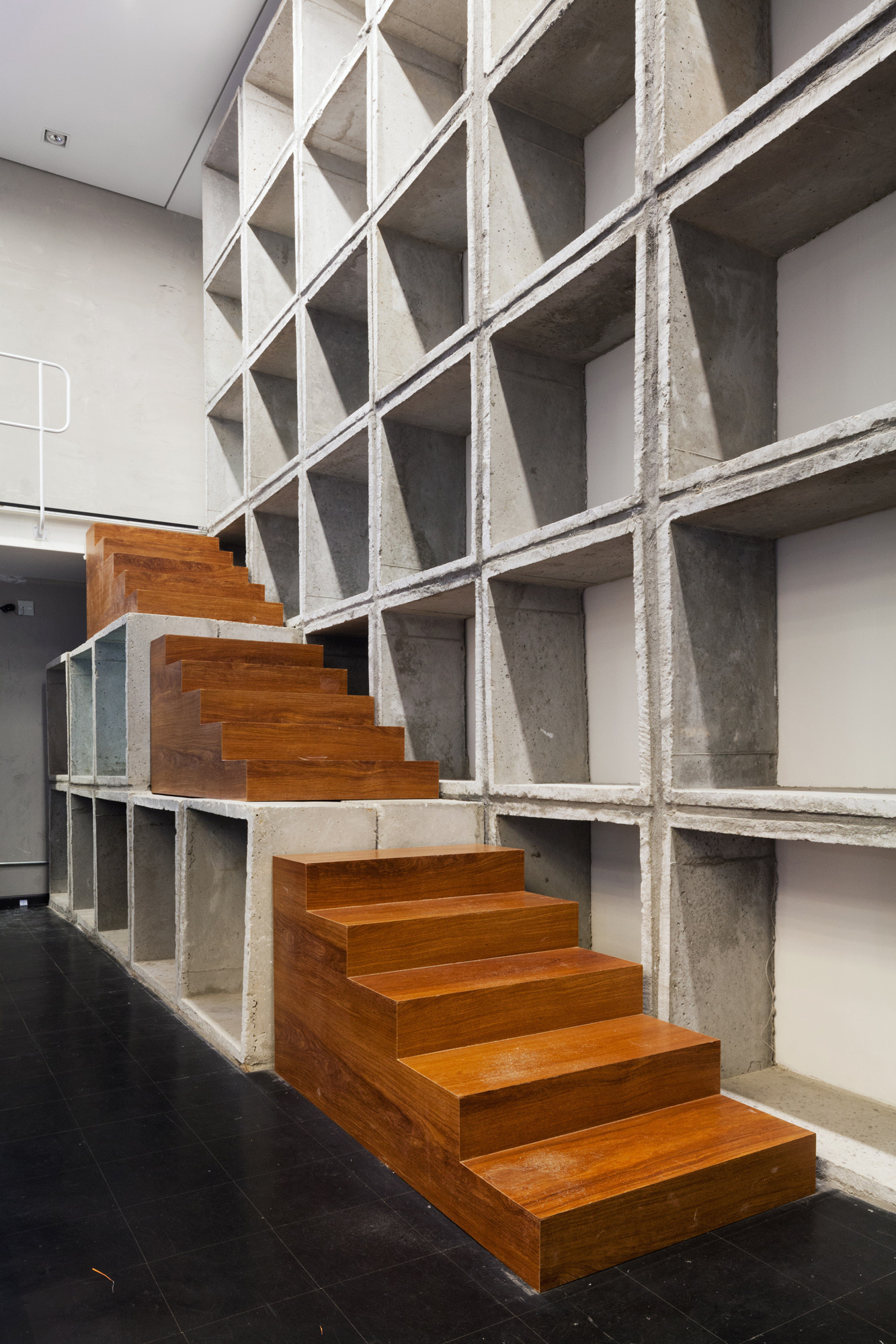 Gallery of Ascend, Descend: 10 Staircases Made From Beautiful Materials - 3