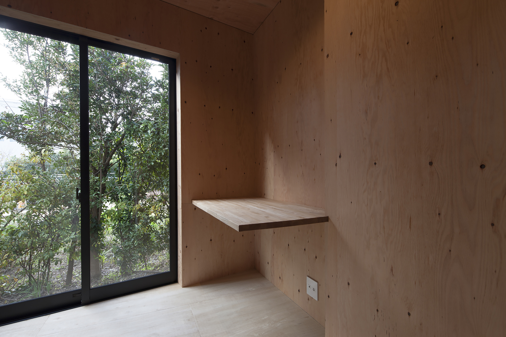 Gallery of Fly Out House / Tatsuyuki Takagi Architects Associates - 2