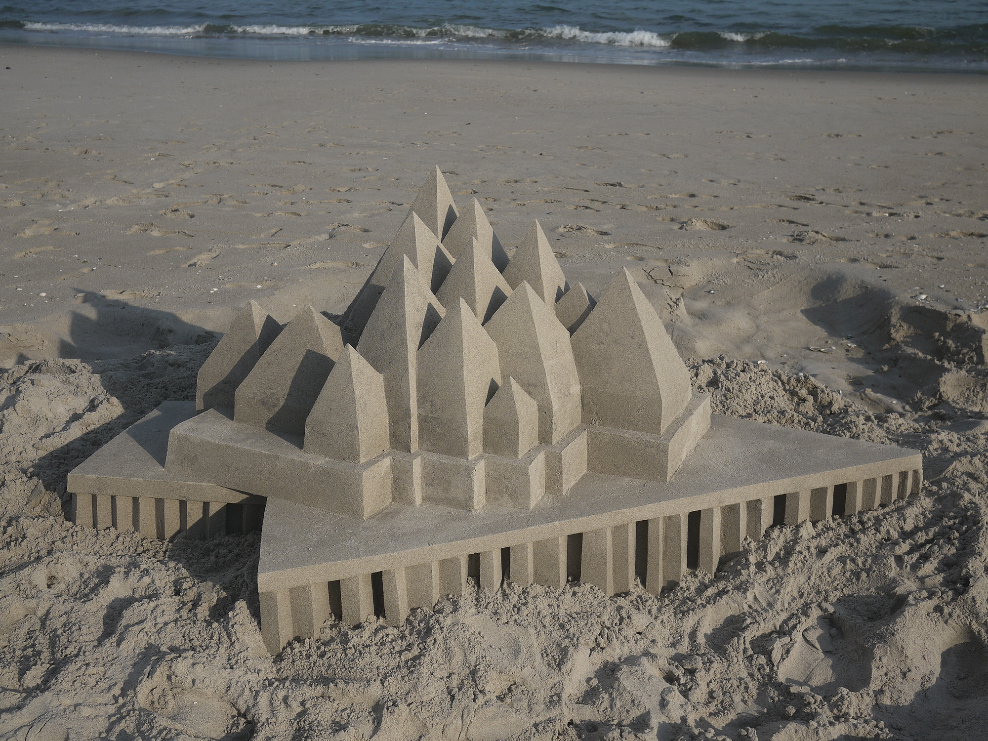 Gallery of Calvin Seibert Sculpts Impressive Modernist Sandcastles - 2