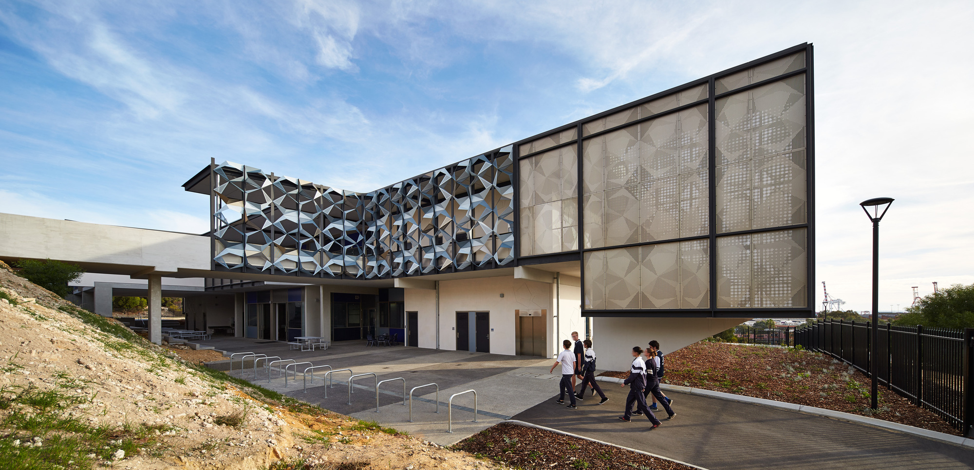Galería de Escuela de las Artes John Curtin / JCY Architects and Urban ...