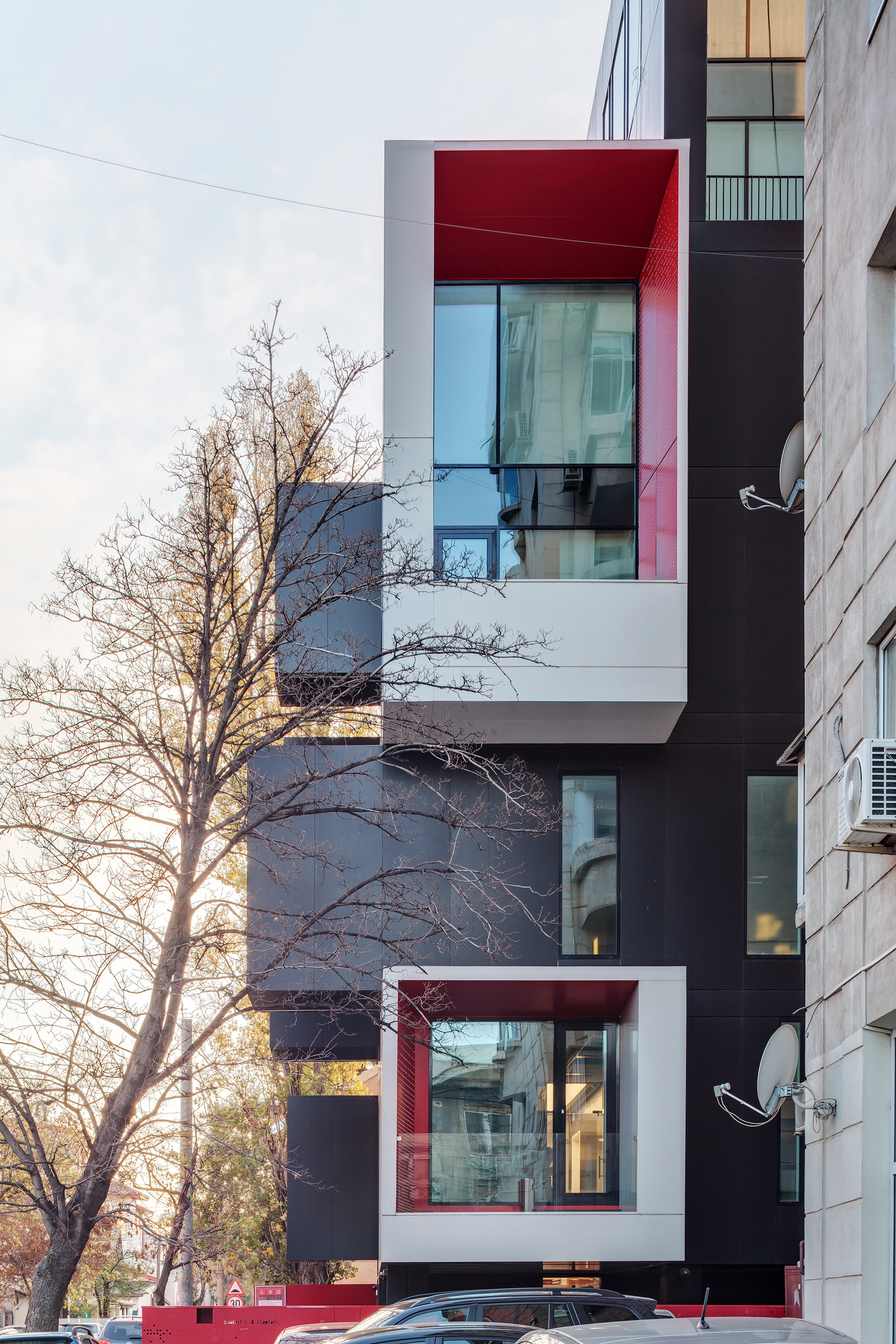 Gallery of L.S.G. HEad Office Building / Urban Office - 25