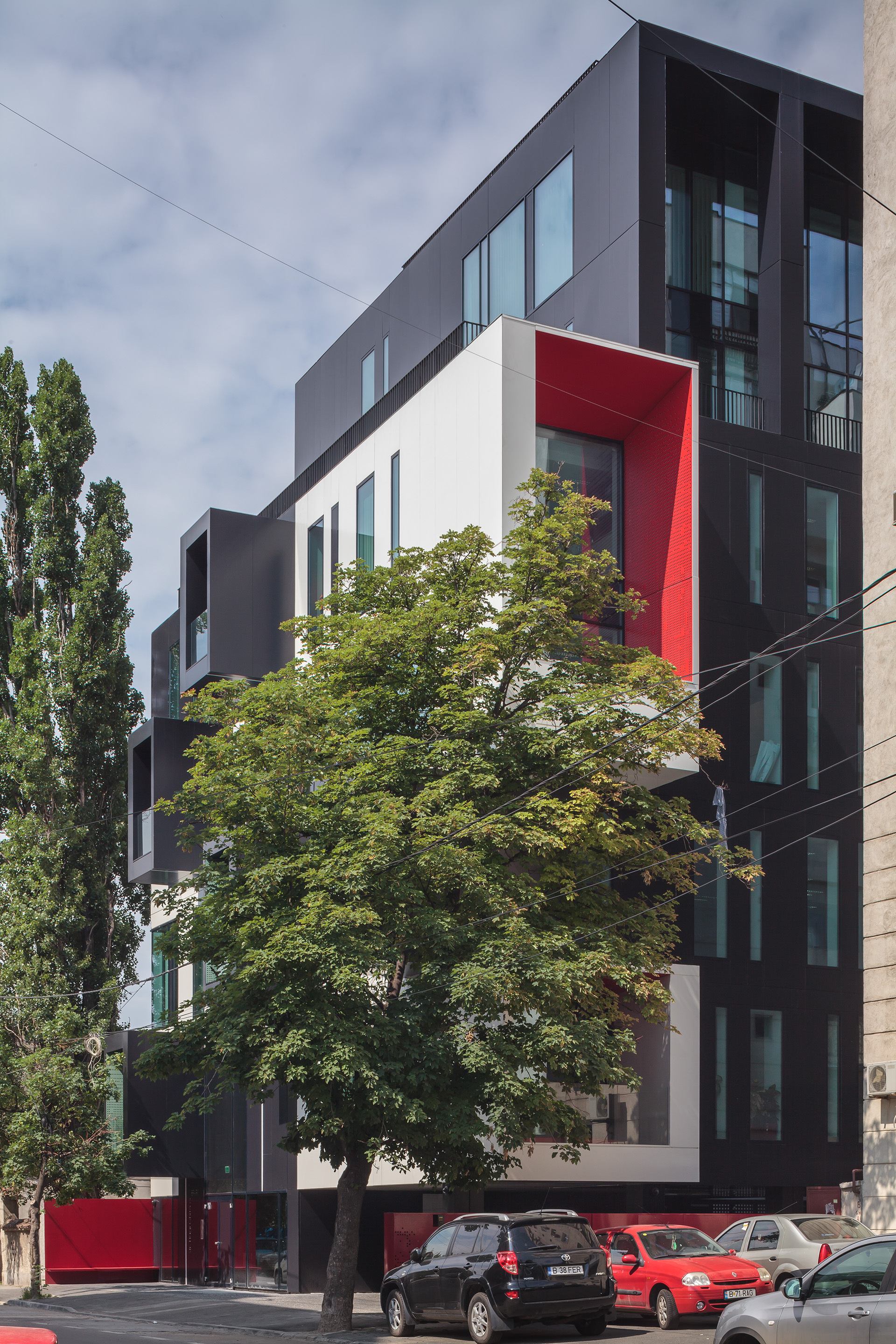 Gallery of L.S.G. HEad Office Building / Urban Office - 24