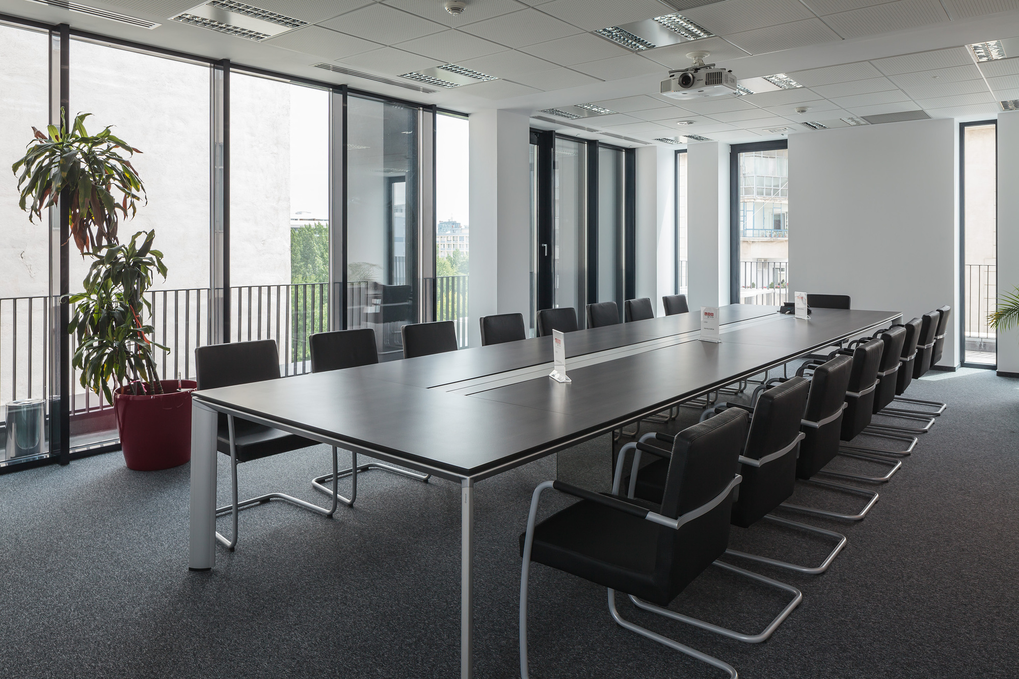 Gallery of L.S.G. HEad Office Building / Urban Office - 18