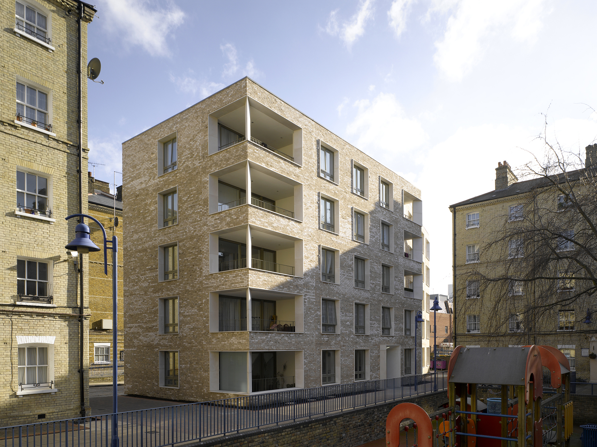 Rowan Moore on the "Quiet Revolution in British Housing" | ArchDaily