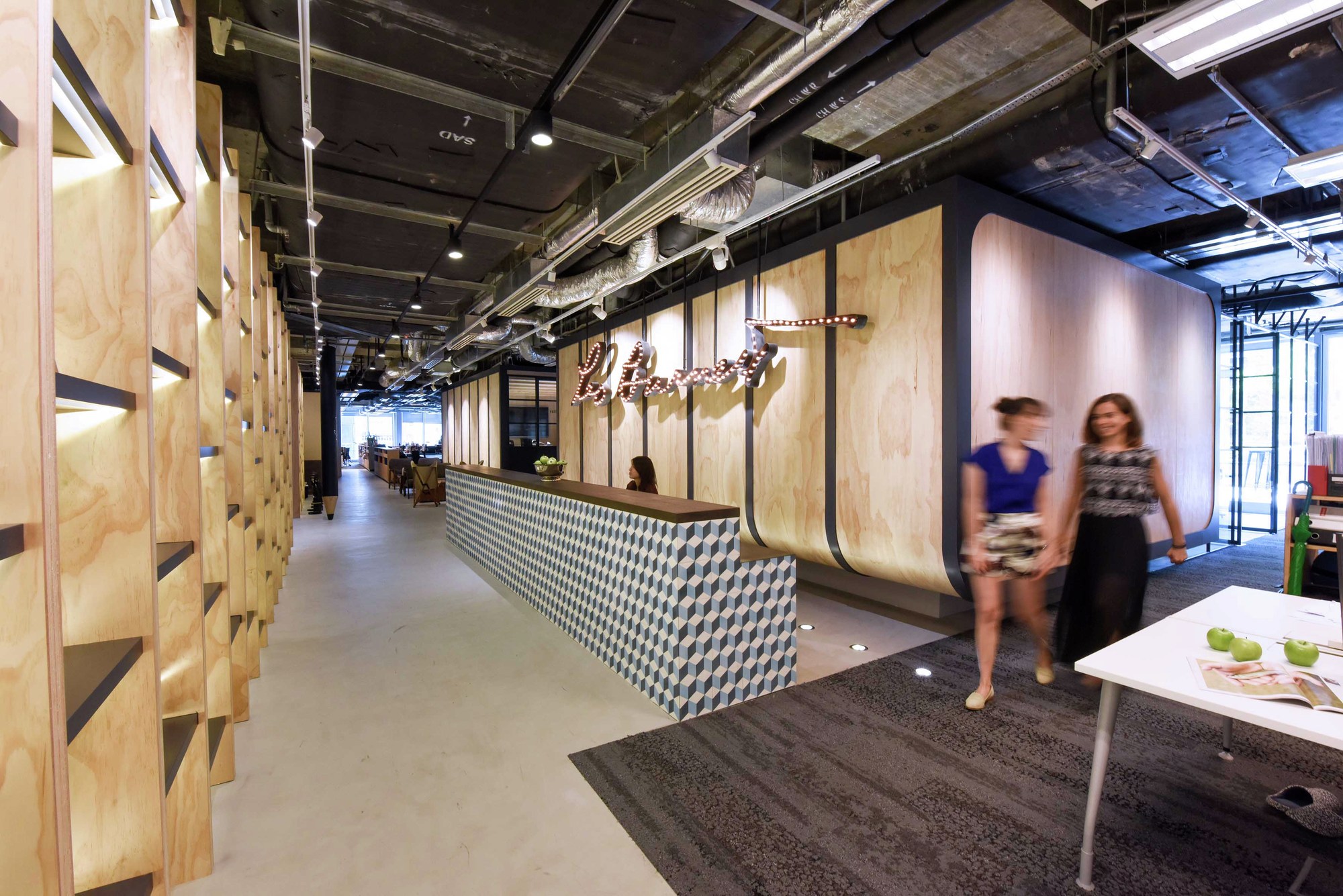 Gallery of Leo Burnett HQ / Bean Buro - 15