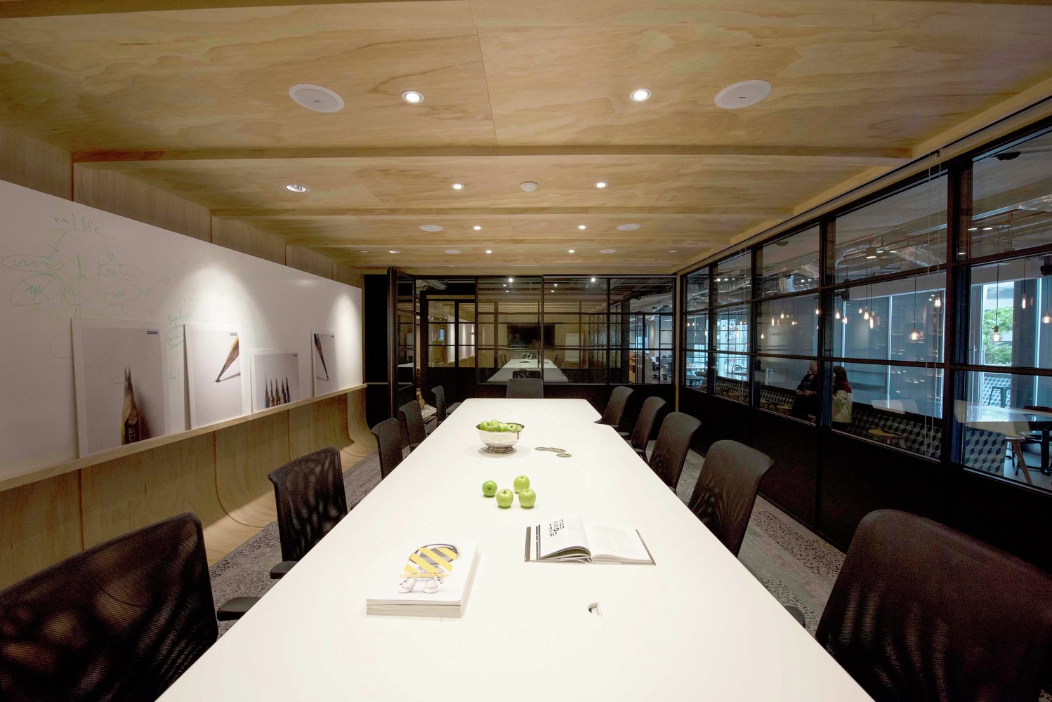 Gallery of Leo Burnett HQ / Bean Buro - 10