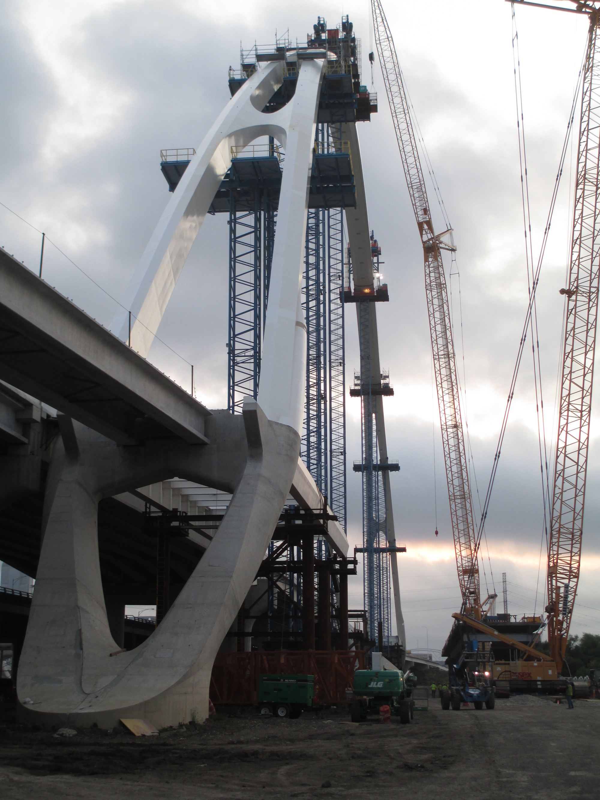 Gallery of Santiago Calatrava Tops Out on Dallas' Margaret McDermott ...