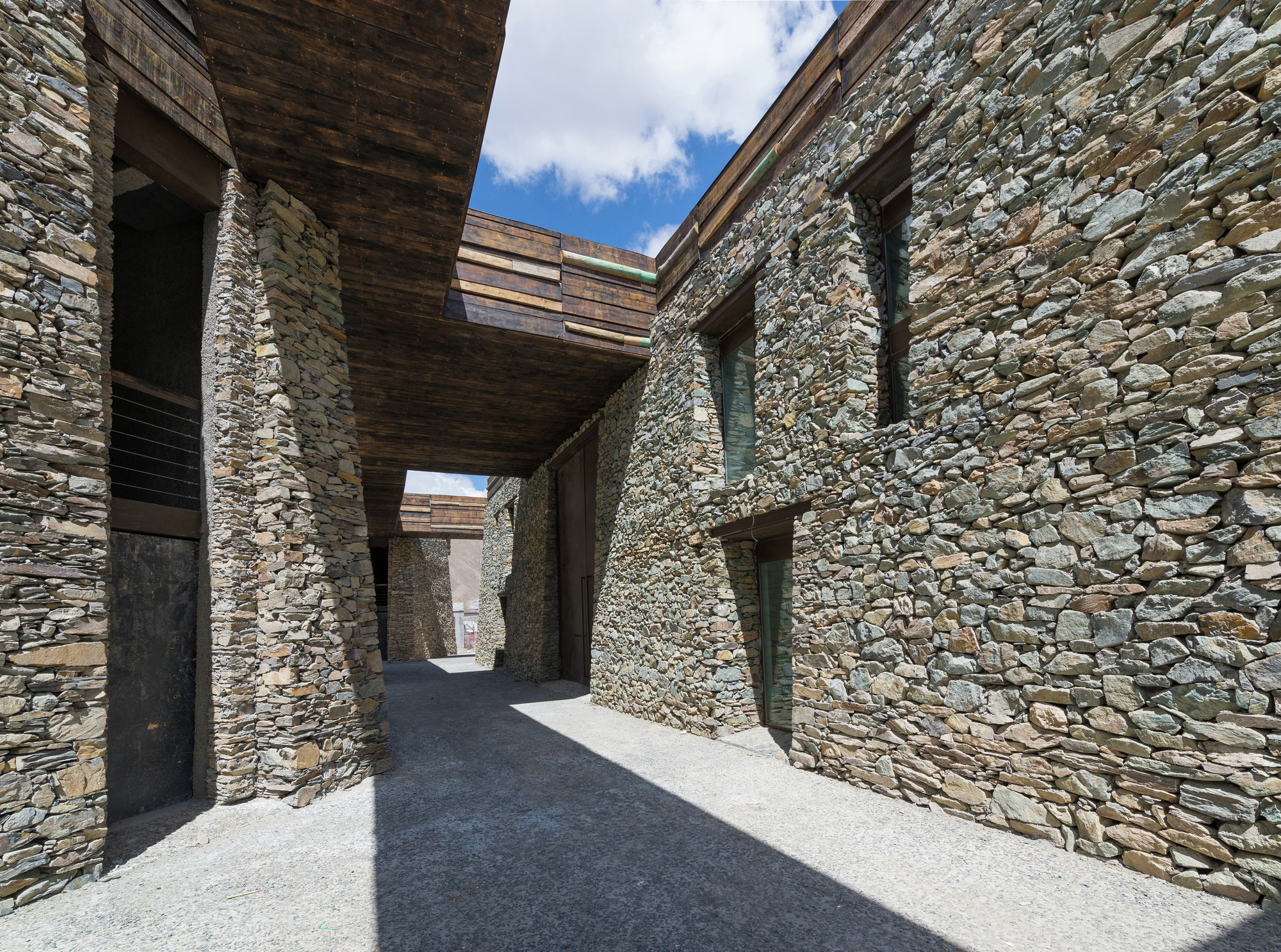 Gallery of Jianamani Visitor Center / TeamMinus - 11