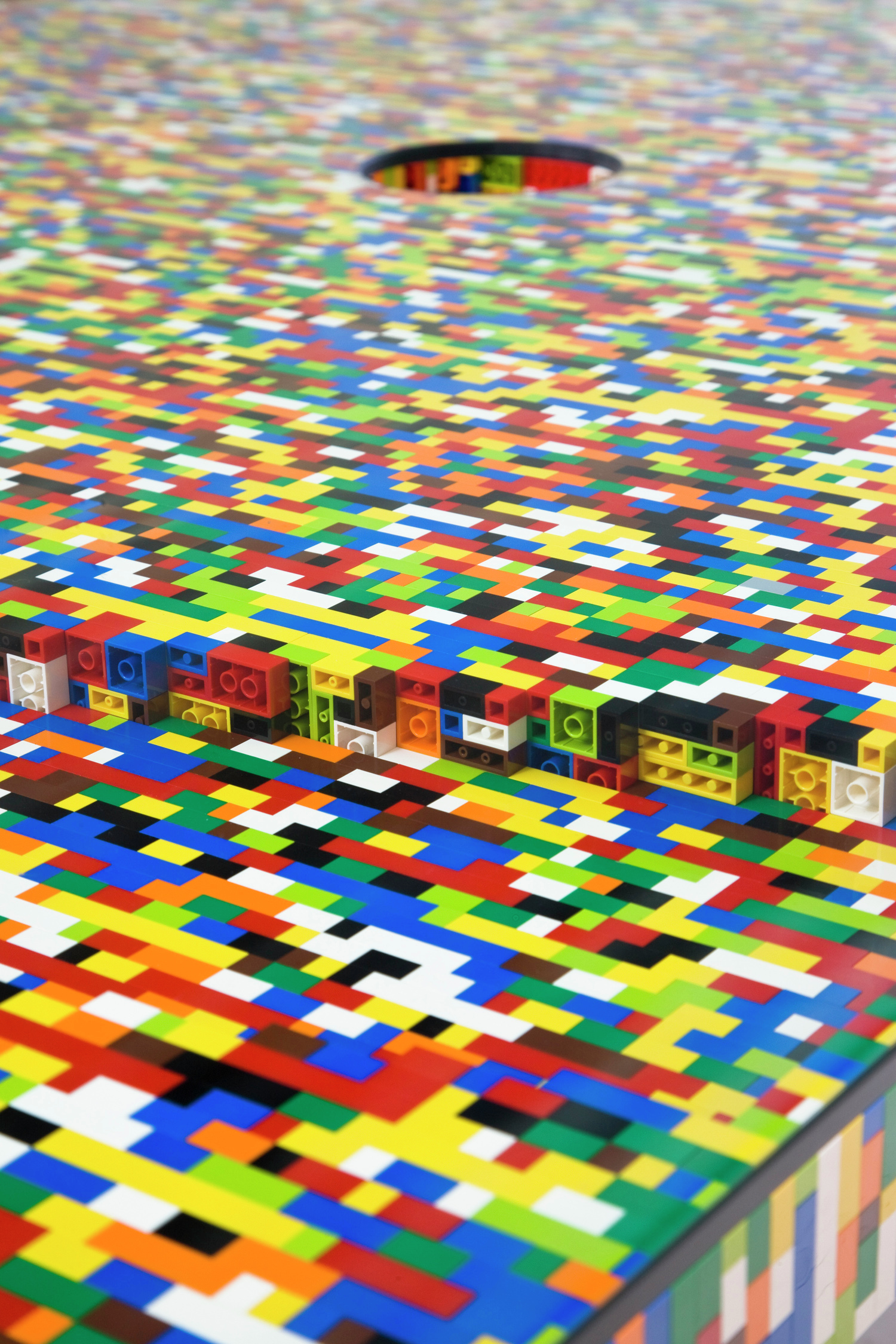 Galería de La mesa de 22.000 piezas de Lego / abgc architects - 7