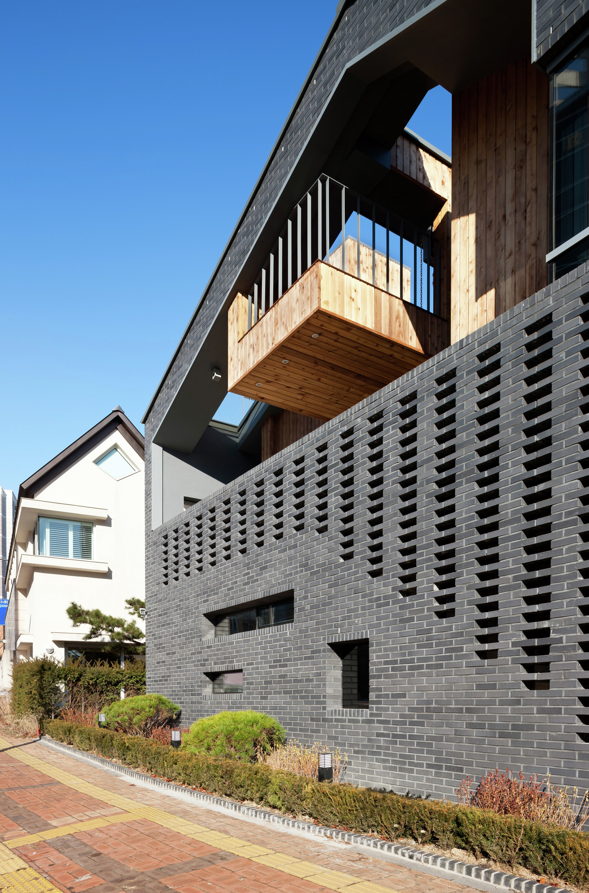 Gallery of Kangaroo House / Hyunjoon Yoo Architects - 4