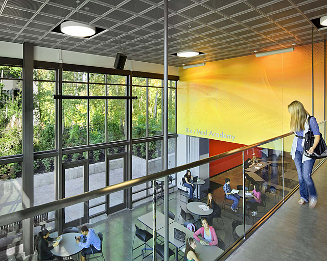 Gallery of Community-Oriented Architecture in Schools: How 'Extroverted ...