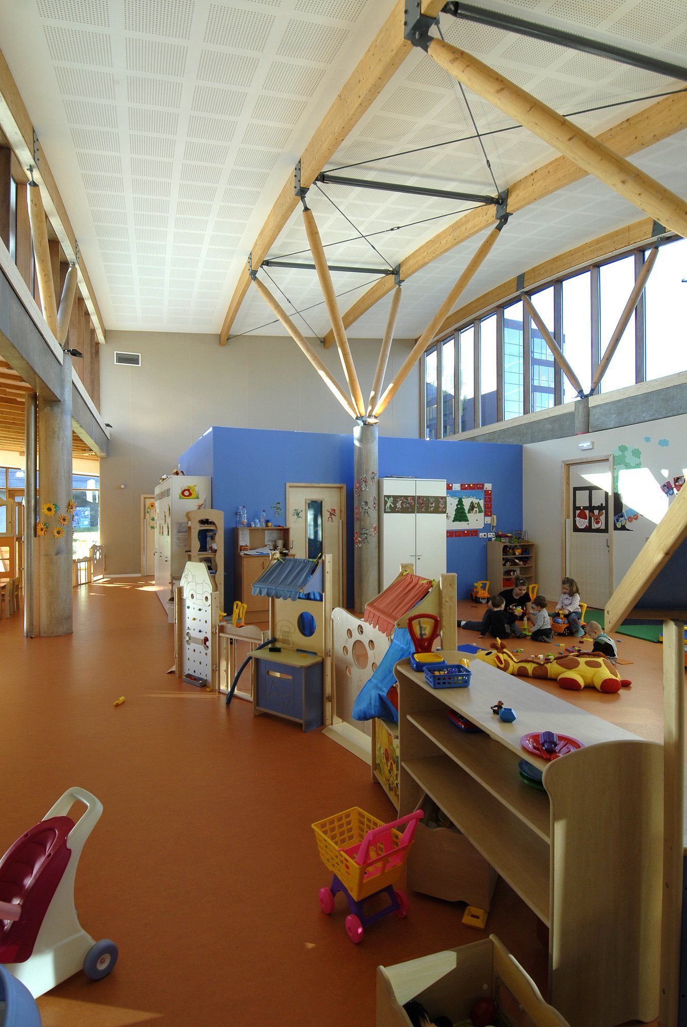Galería de Guardería Infantil de la Embajada de Europa / Art&Build ...