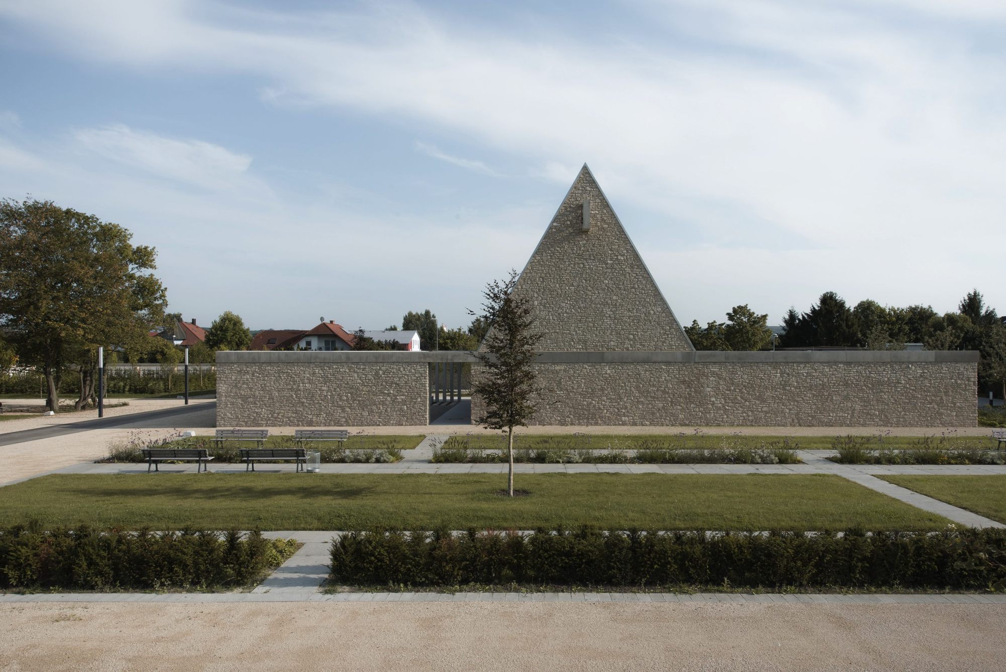 Galería de Capilla Funeraria Ingelheim / Bayer & Strobel Architekten - 12
