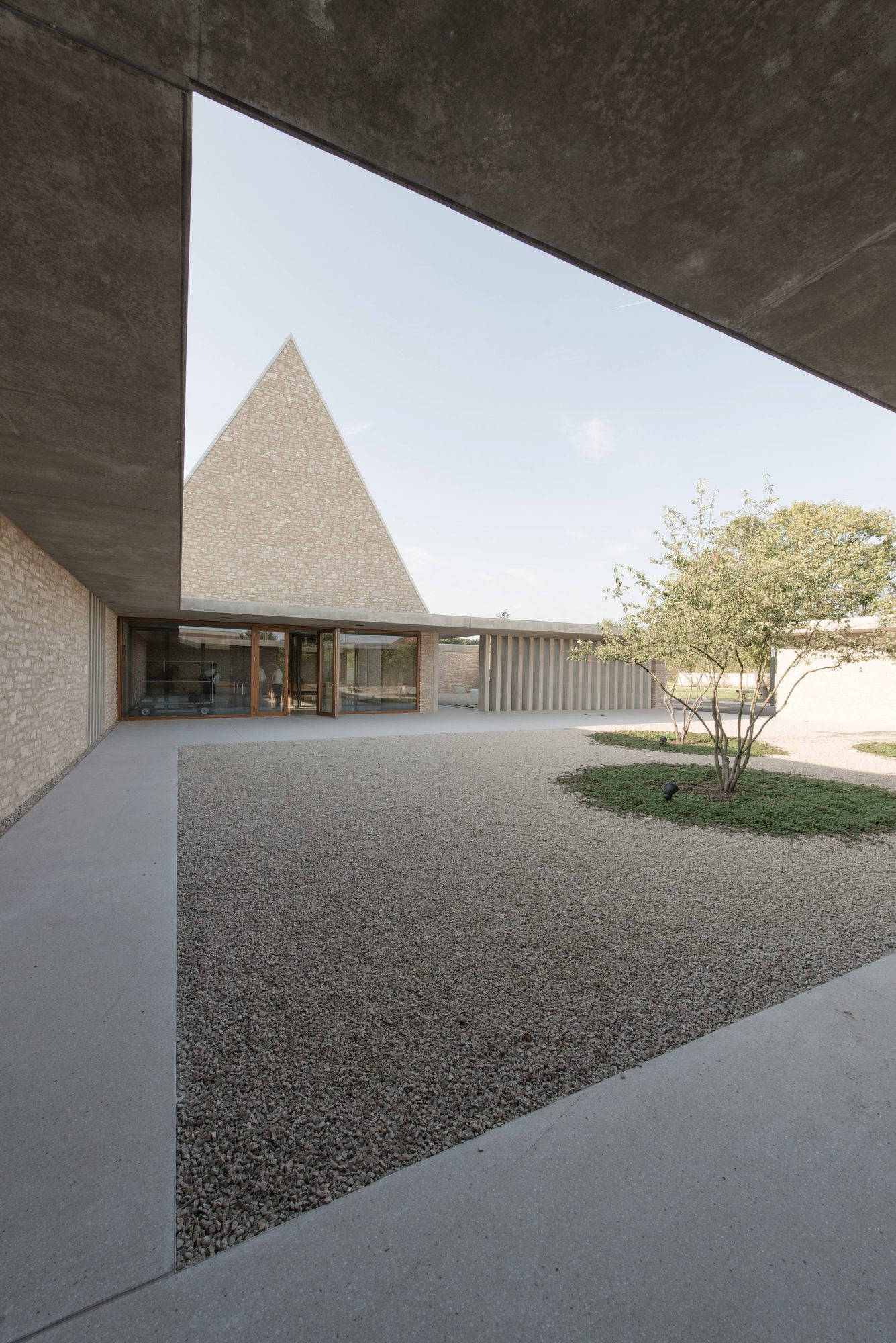 Galería de Capilla Funeraria Ingelheim / Bayer & Strobel Architekten - 10