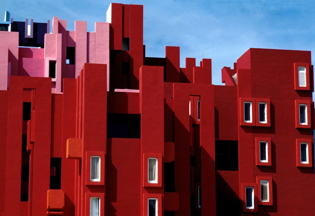 Galería de Clásicos de Arquitectura: La Muralla Roja / Ricardo Bofill - 7