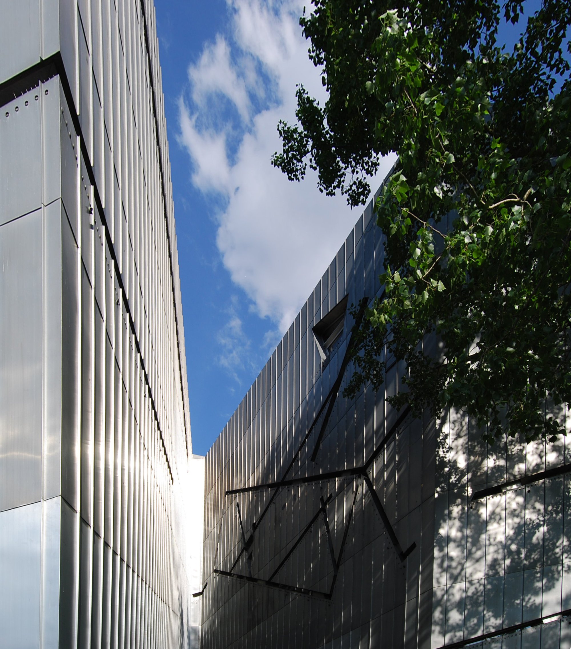 Galería de Plataforma en Viaje: Museo Judío de Berlín, Daniel Libeskind ...