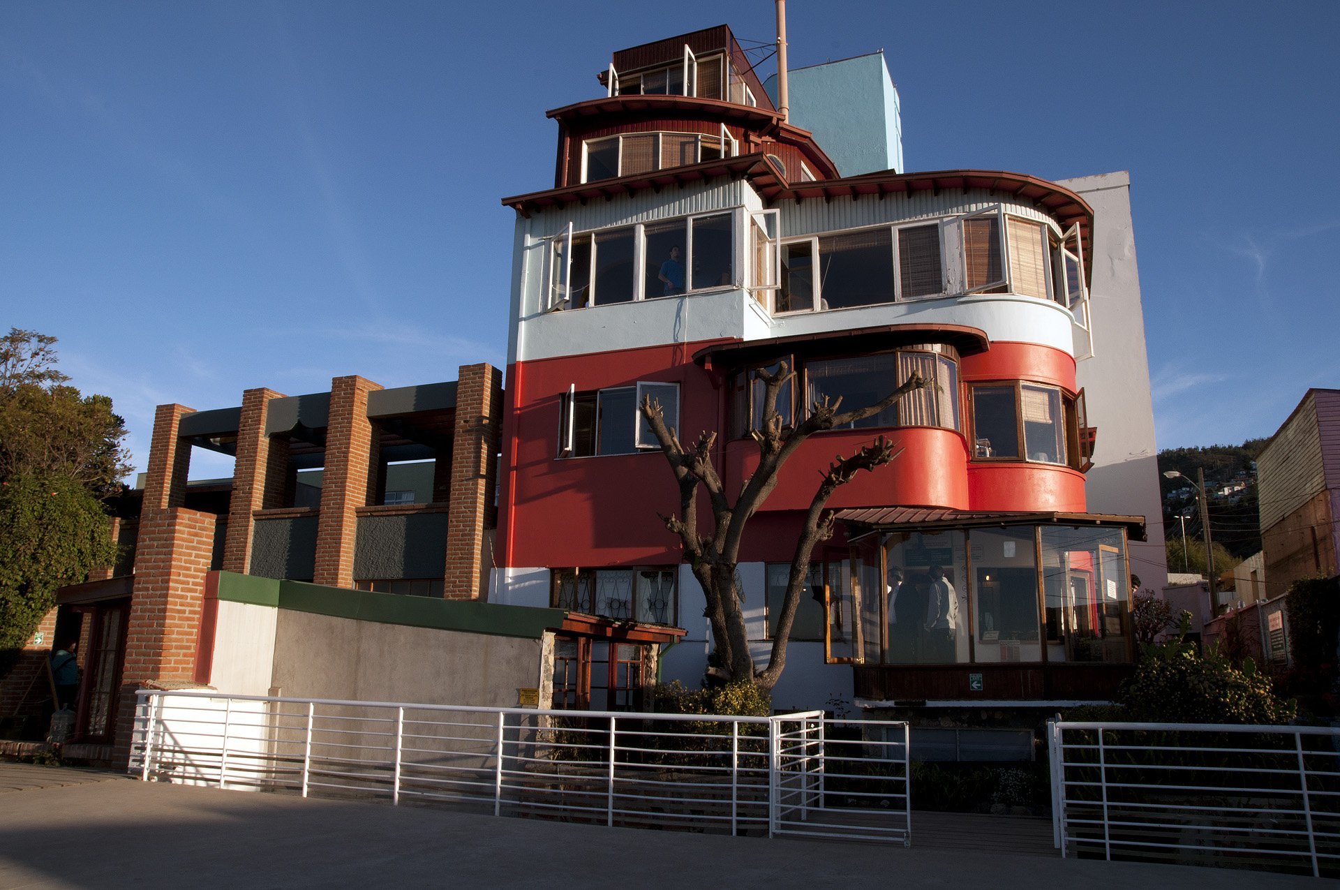 Galería de Clásicos de Arquitectura: La Sebastiana de Pablo Neruda - 14