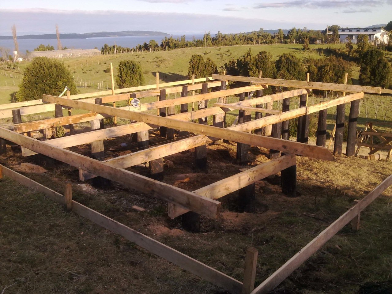 Galería de En Construcción: Casa Refugio en Trincao, Chiloé / Elizabeth ...