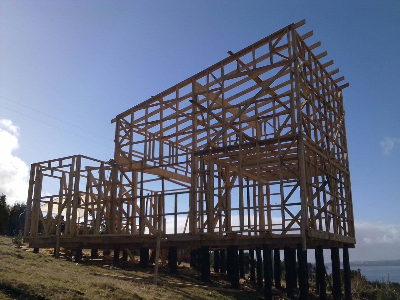 Galería de En Construcción: Casa Refugio en Trincao, Chiloé / Elizabeth ...