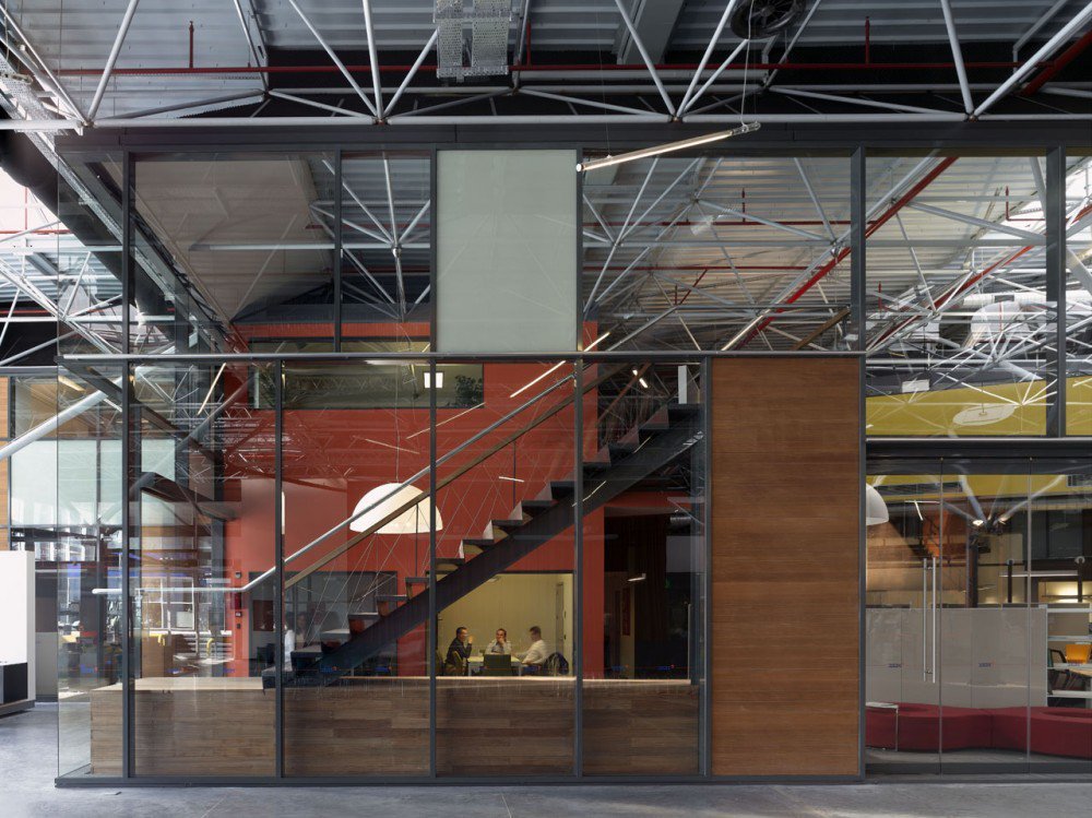 Edificio Centro de Informaciones / Erginoğlu y Calislar Architects ...