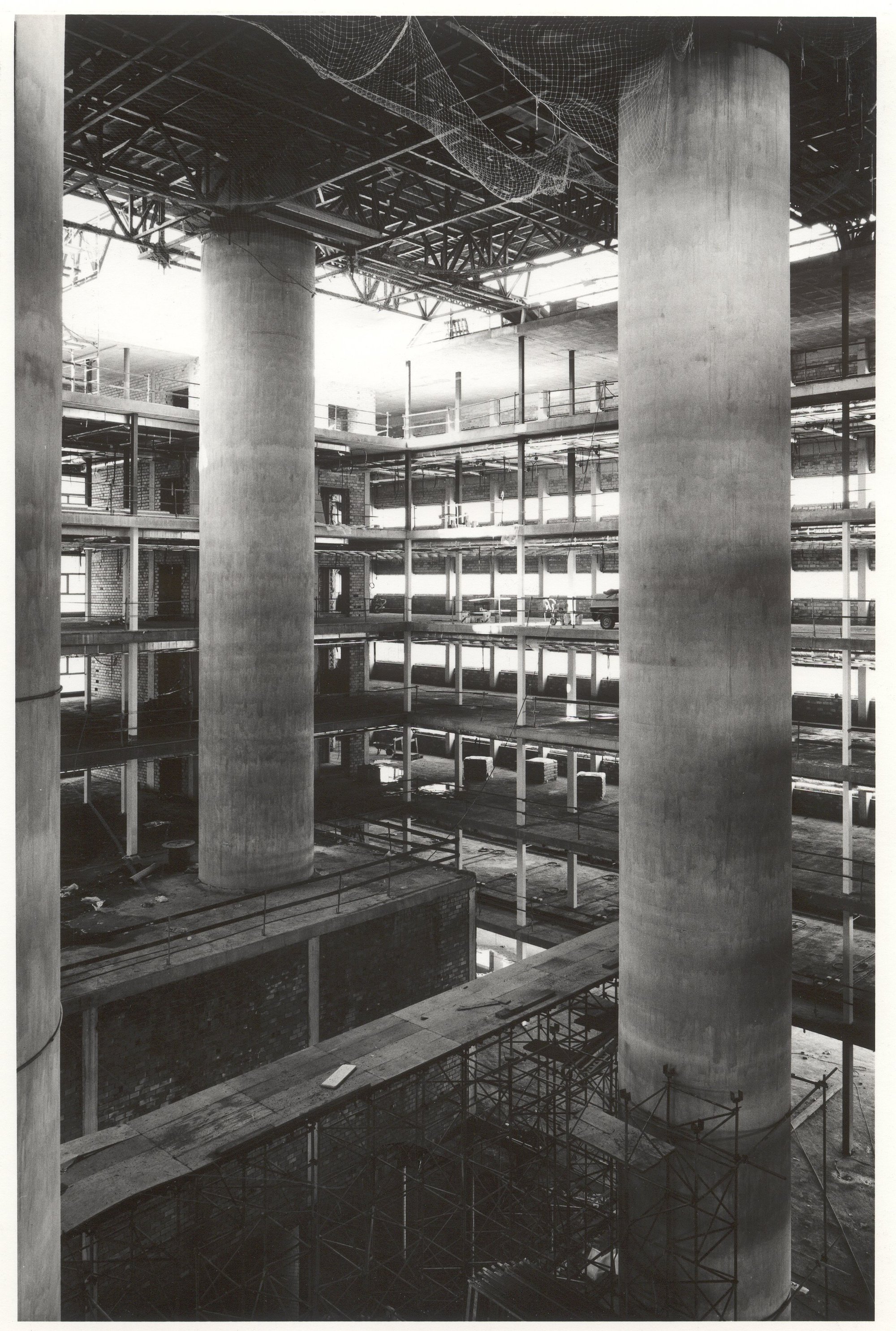 Galería de Clásicos de Arquitectura: Caja Granada. Impluvium de luz ...