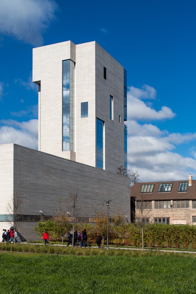 Gallery of Logan Center for the Arts, University of Chicago / Tod ...