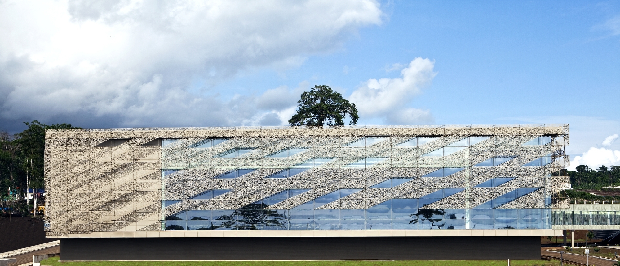 Gallery of Sipopo Congress Center / Tabanlioglu Architects - 20