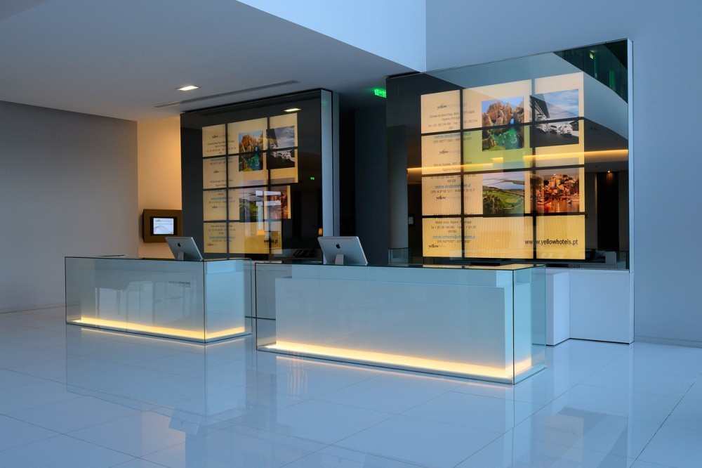 Gallery of Yellow Hotel / PLAN Associated Architects - 10