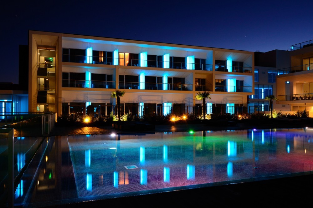 Gallery of Yellow Hotel / PLAN Associated Architects - 3