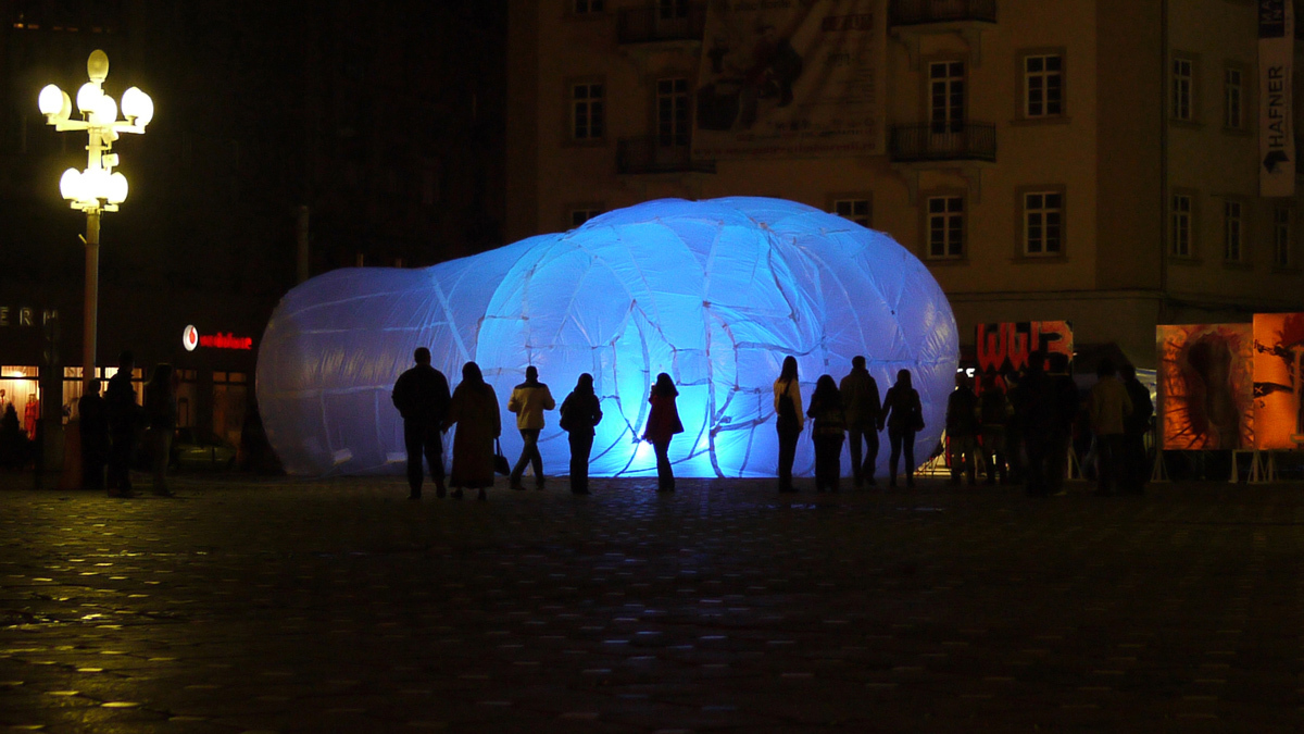 Gallery of Hot Air: An inflatable, inhabitable monument - 2