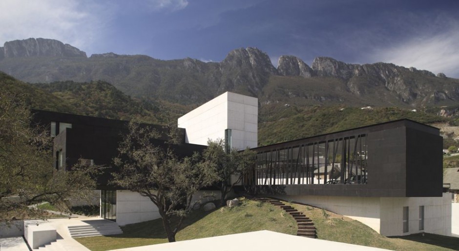 Gallery of BC House / GLR Arquitectos - 13