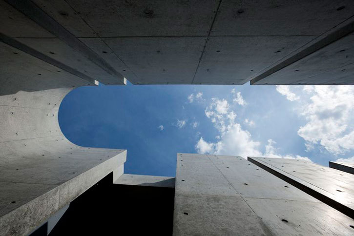 Gallery of Slit House / EASTERN Design Office - 7