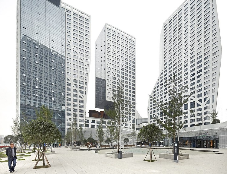 Sliced Porosity Block / Steven Holl Architects, by Hufton + Crow ...