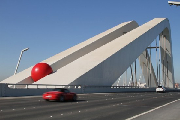 Red Ball Project de Kurt Perschke | ArchDaily México