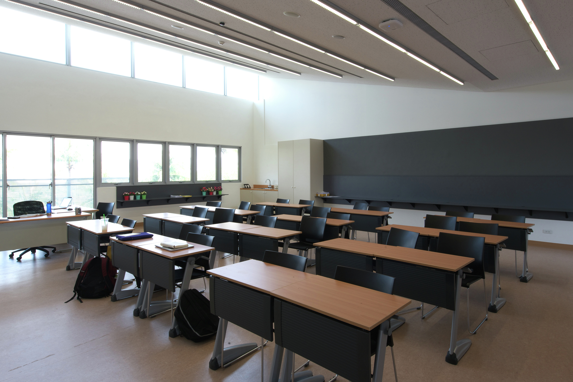 Gallery of Kaohsiung American School / MAYU architects - 25