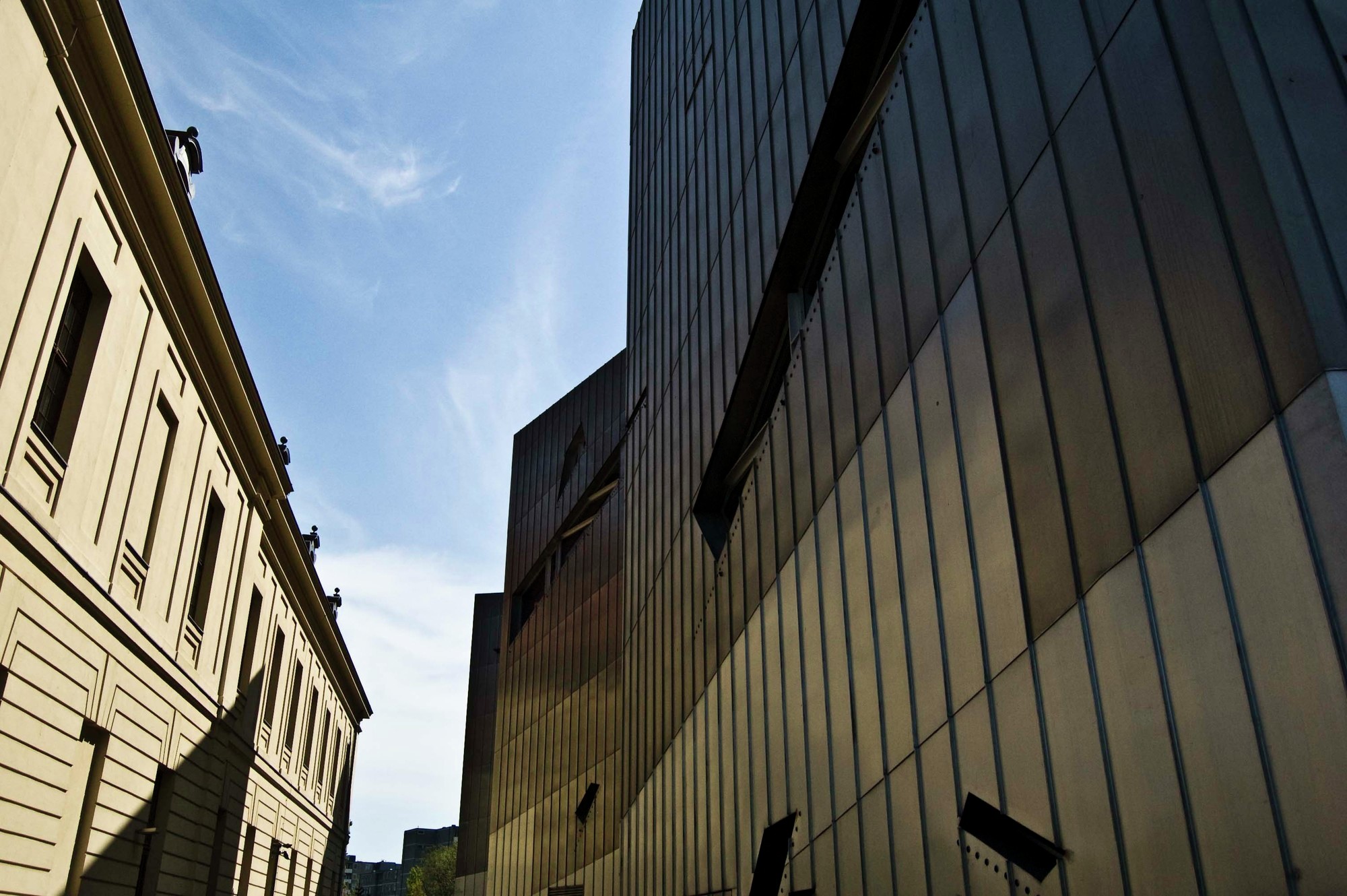 Galería de Clásicos de Arquitectura: Museo Judío, Berlín / Daniel ...