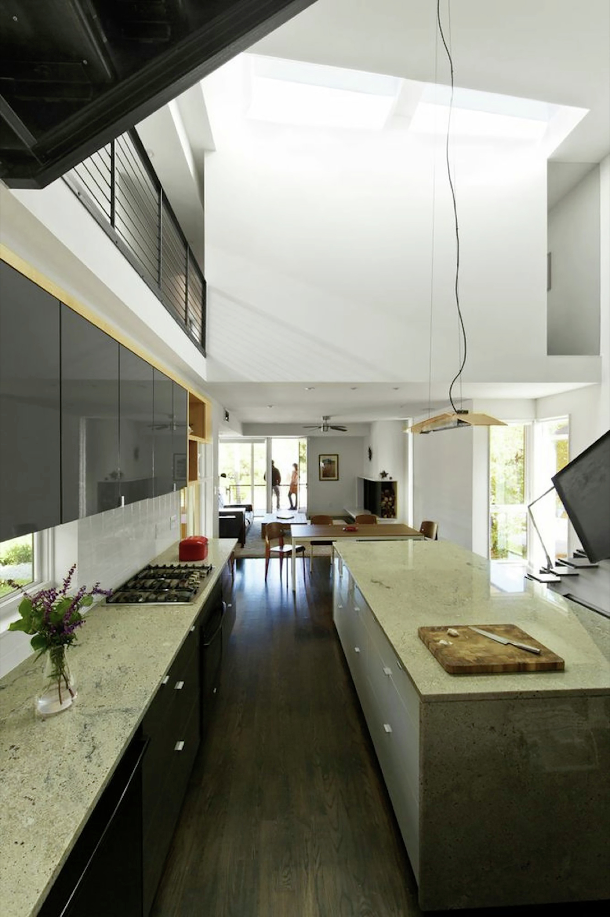 Galería de Compact Modern Duo / The Raleigh Architecture Co. - 11