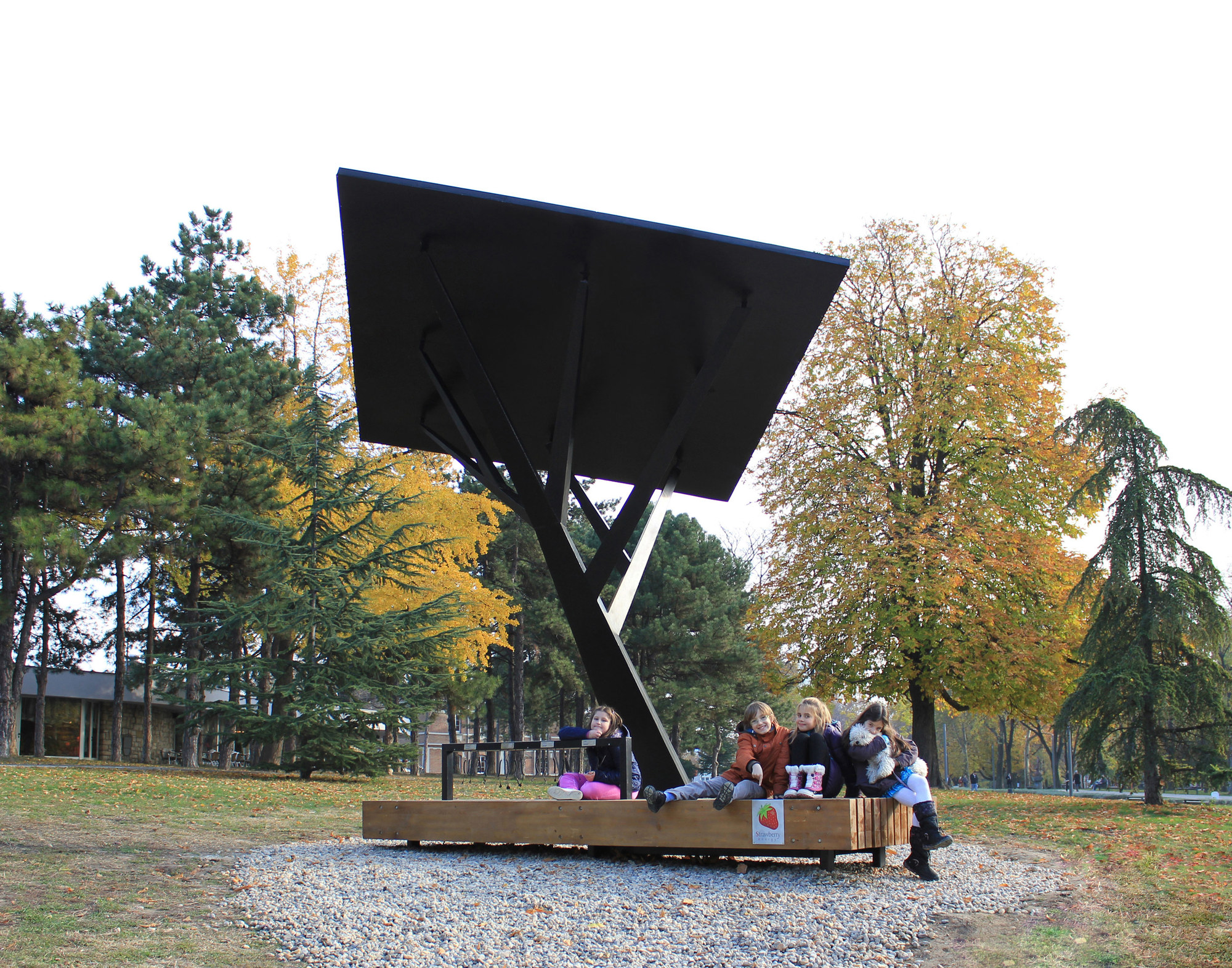 Gallery of 'Black Tree' Public Solar Charger / Miloš Milivojevic - 4