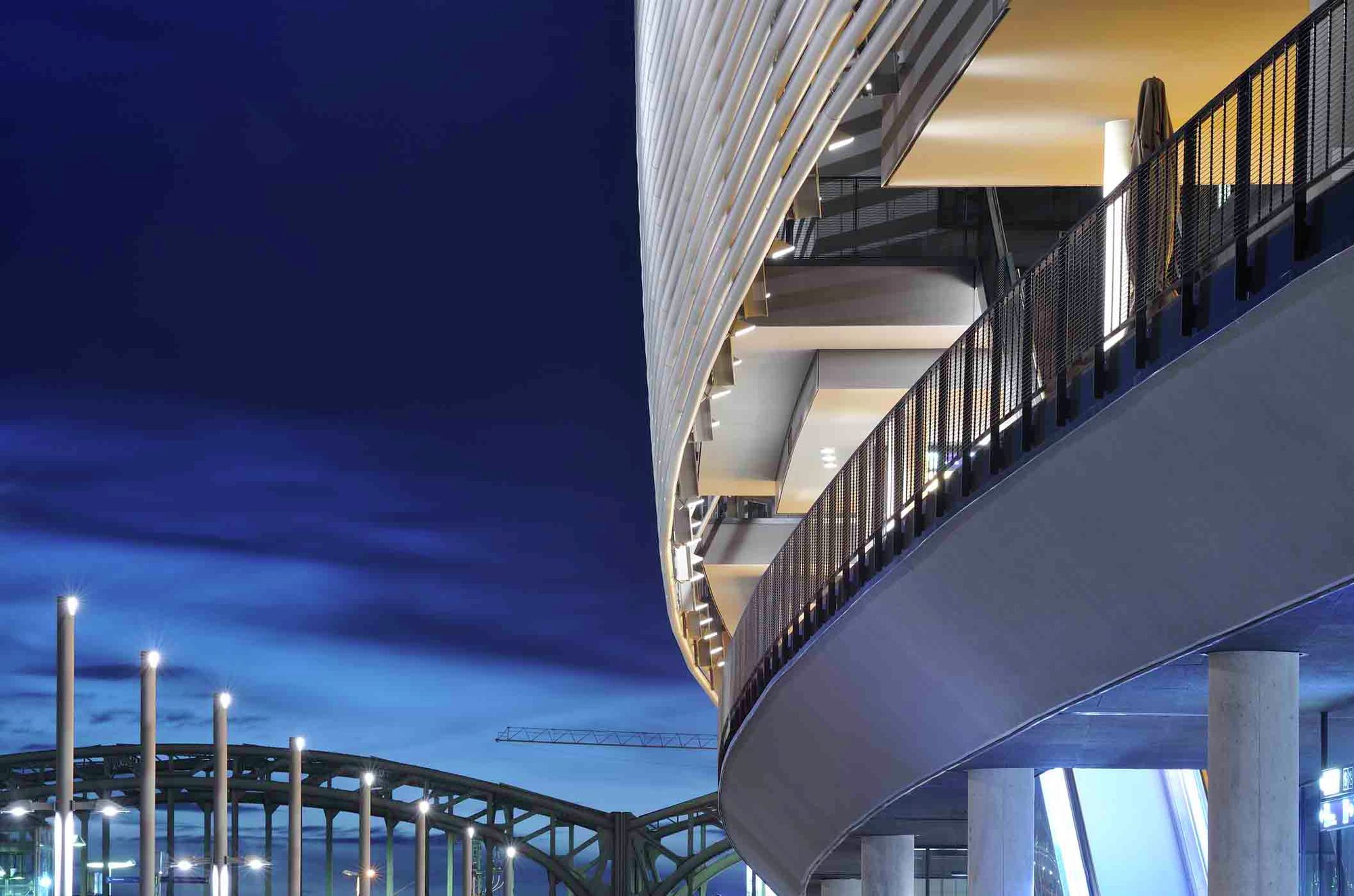 Illumination: Central Bus Terminal / pfarré lighting design | ArchDaily