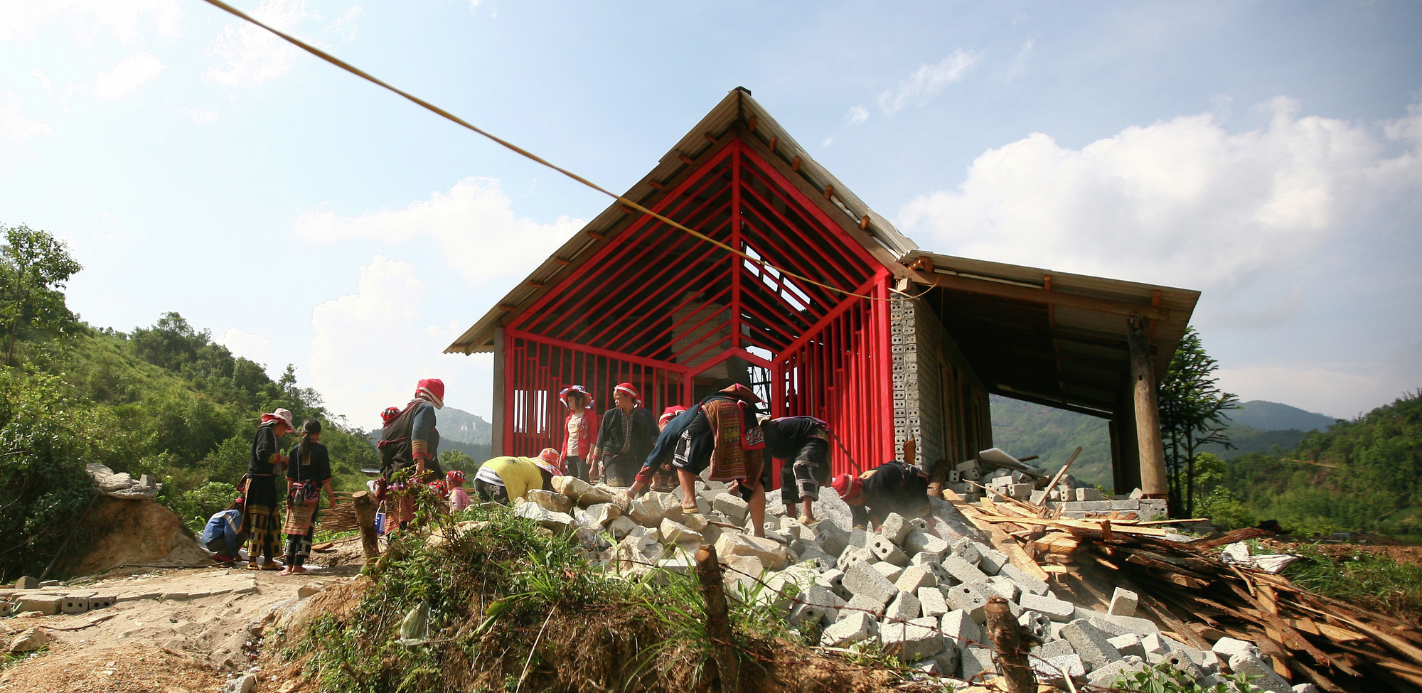 Gallery of Ta Phin community house / 1+1>2 - 1