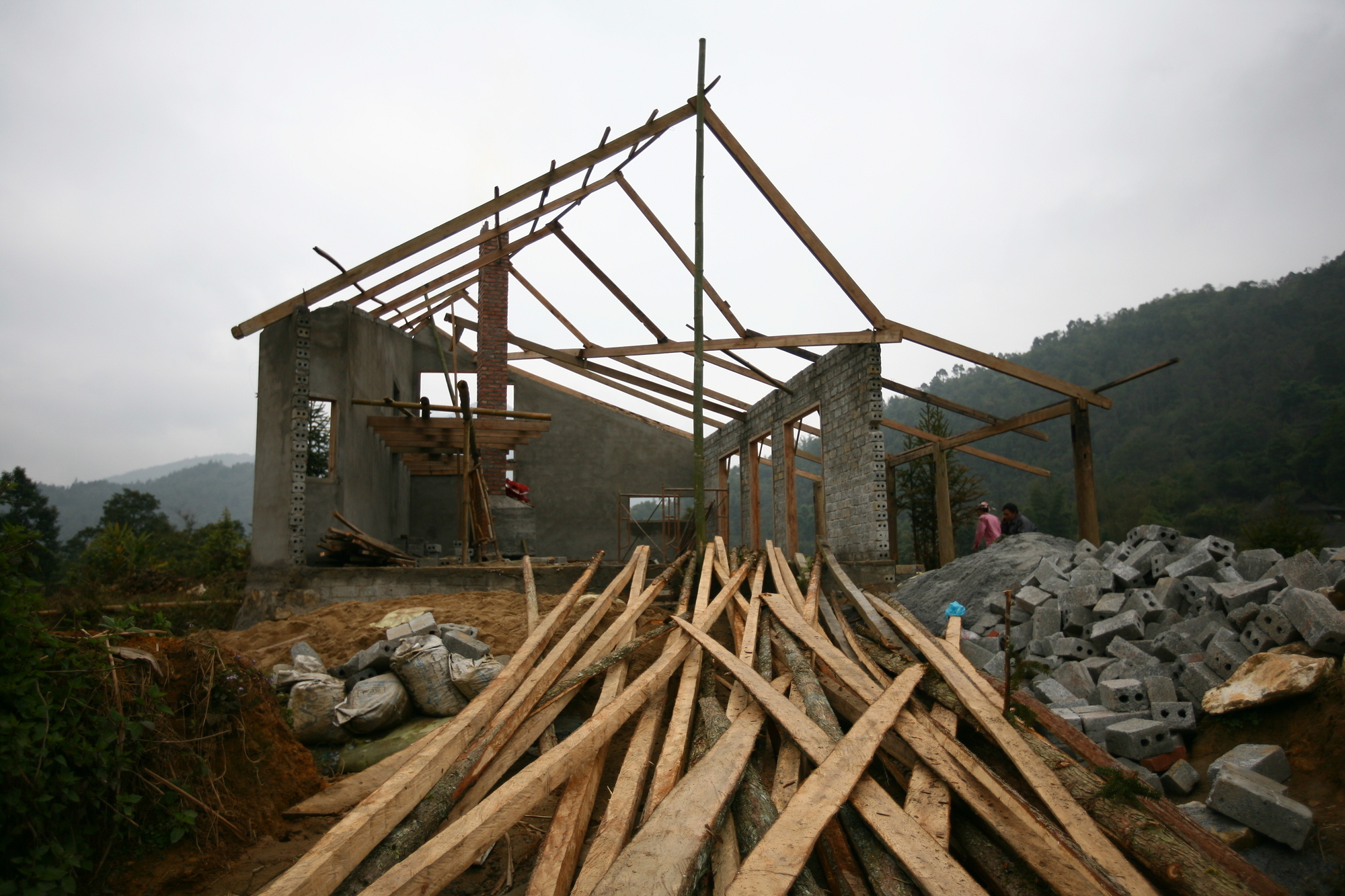 Gallery of Ta Phin community house / 1+1>2 - 20