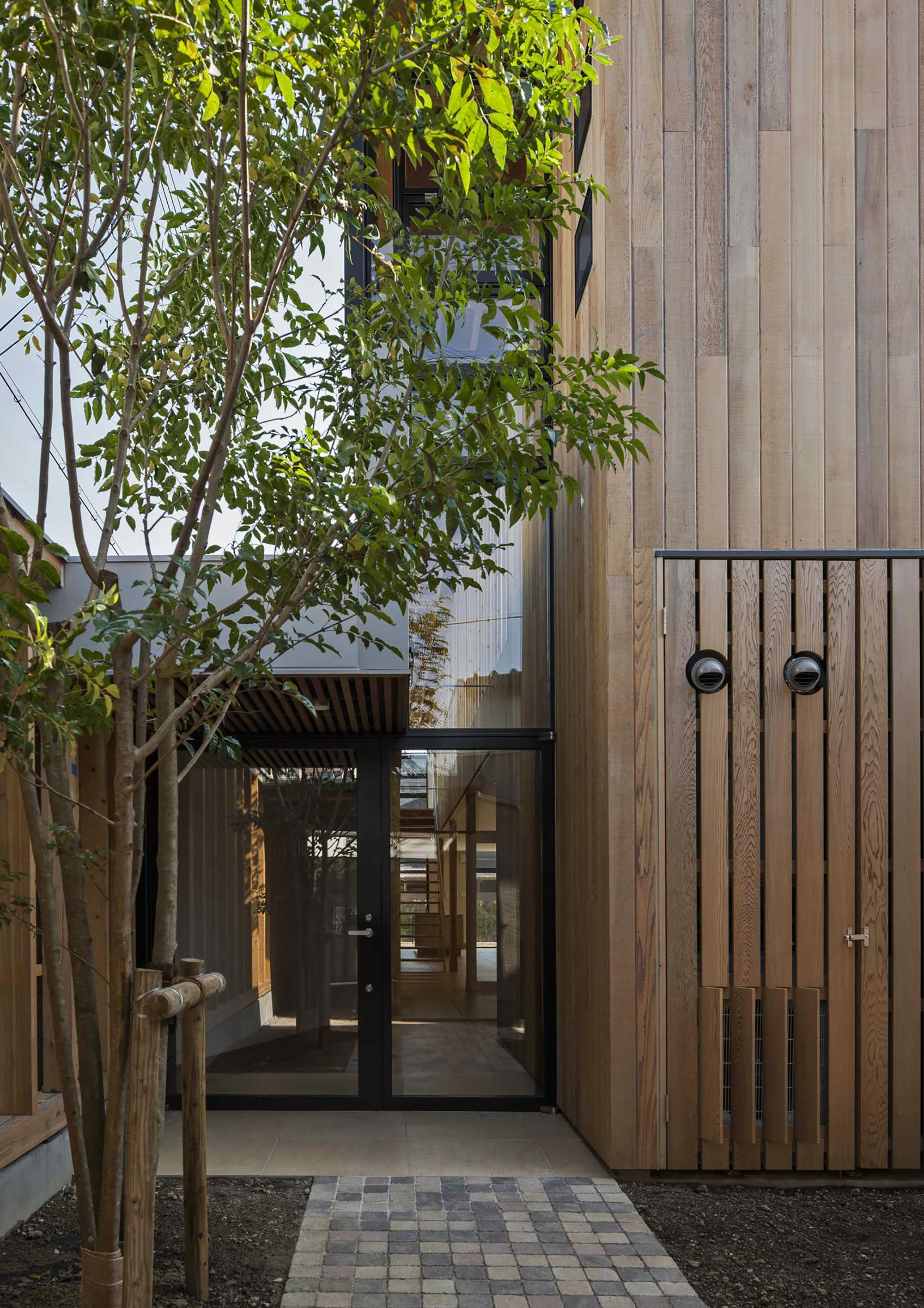 Gallery of Us Residence / Tadashi Suga Architects - 21