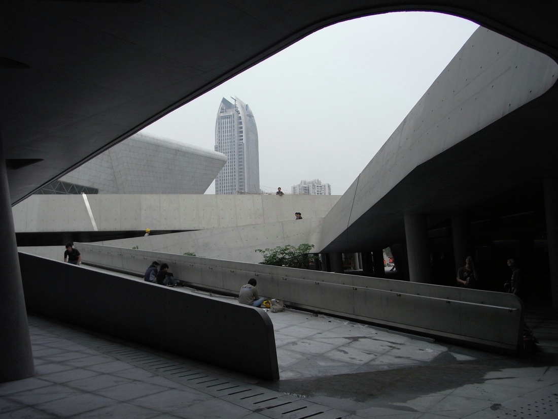 Gallery of Guangzhou Opera House / Zaha Hadid - 31