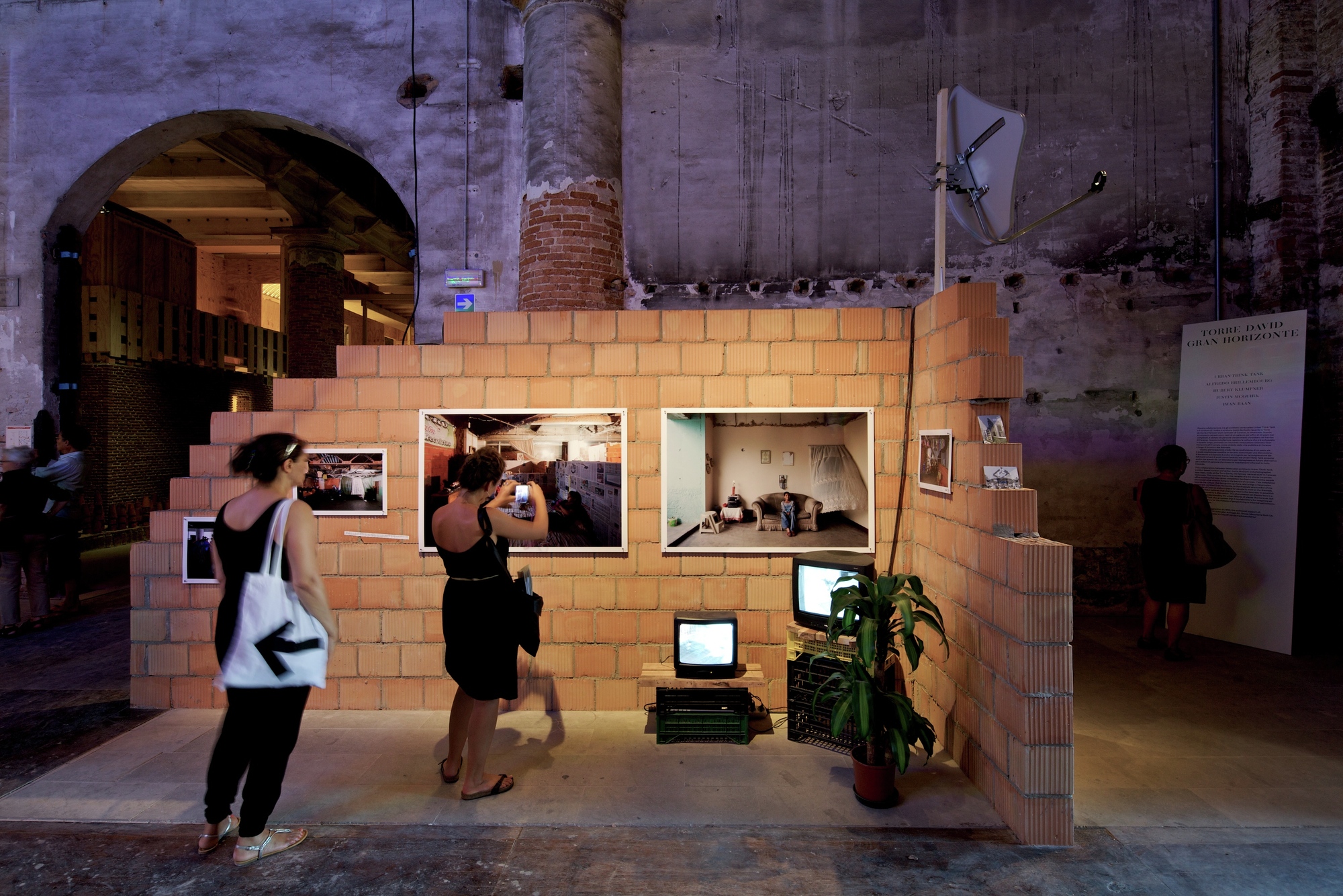 Venice Biennale 2012: Torre David, Gran Horizonte / Urban Think Tank ...