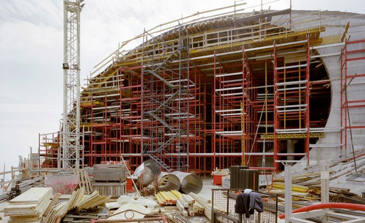 Gallery of Oscar Niemeyer auditorium under construction - 9