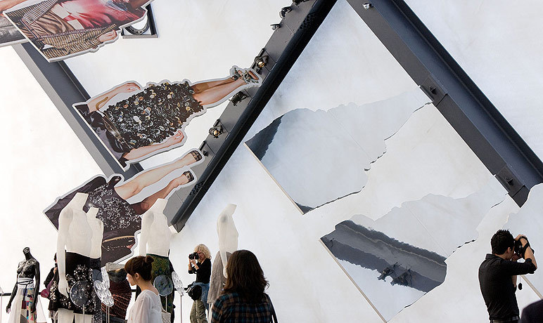 Gallery of Prada Transformer, Position 1: Fashion Exhibition - 23