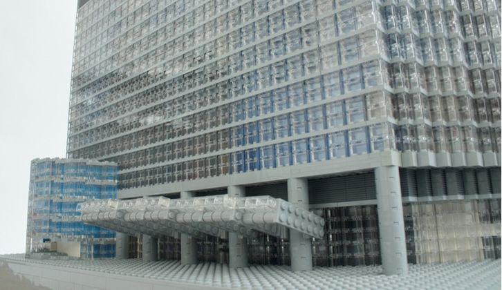 Gallery of 65,000 LEGOS Create a 10-Foot Tall Replica of the Trump ...