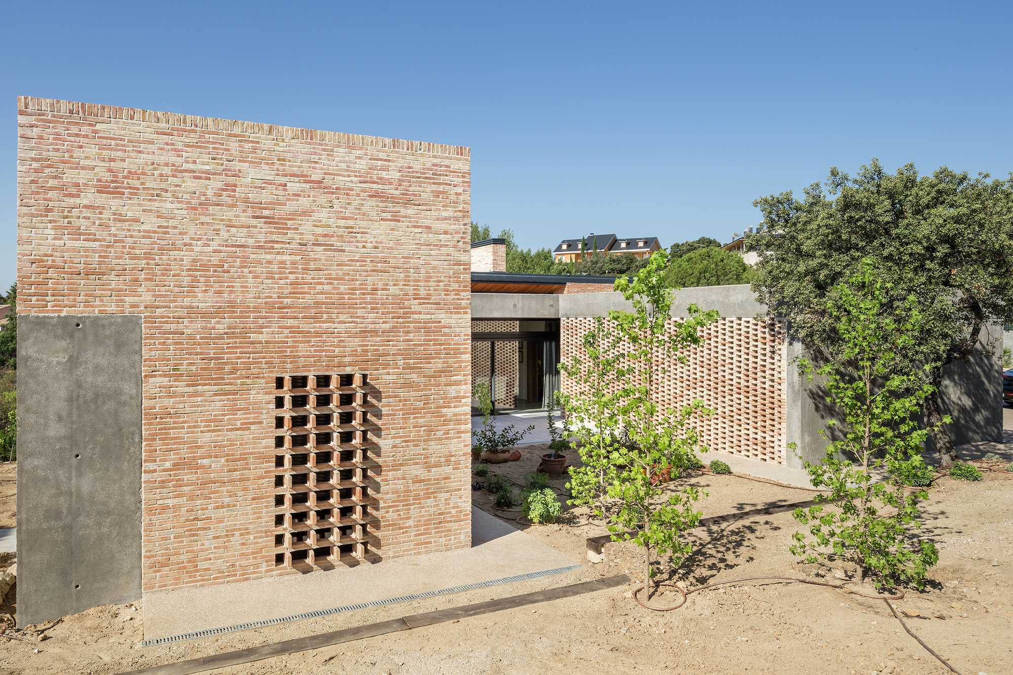 Gallery of Single Family House in Molino de la Hoz / Mariano Molina ...